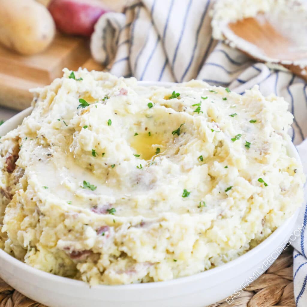 Garlic Parmesan Mashed Potatoes · Easy Family Recipes