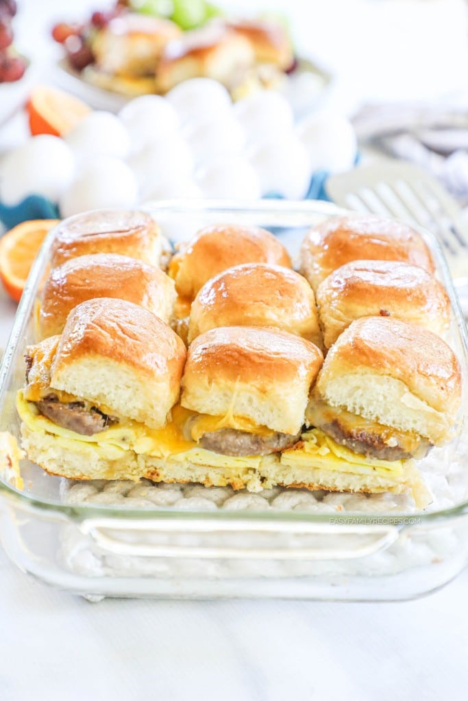 Hawaiian Roll Breakfast Sliders with Sausage, Egg & Cheese · Easy ...